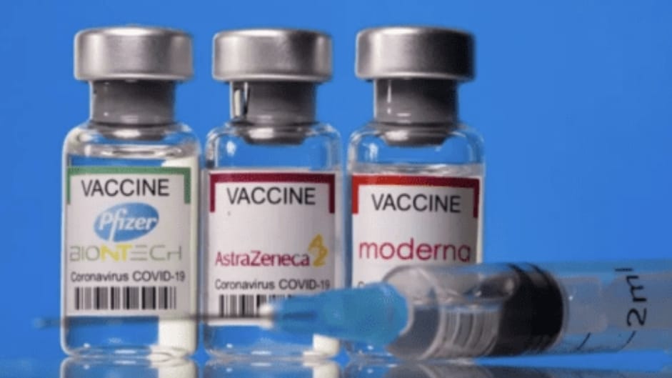 Pfizer, AstraZeneca, Moderna un Johnson & Johnson maina nosaukumus.